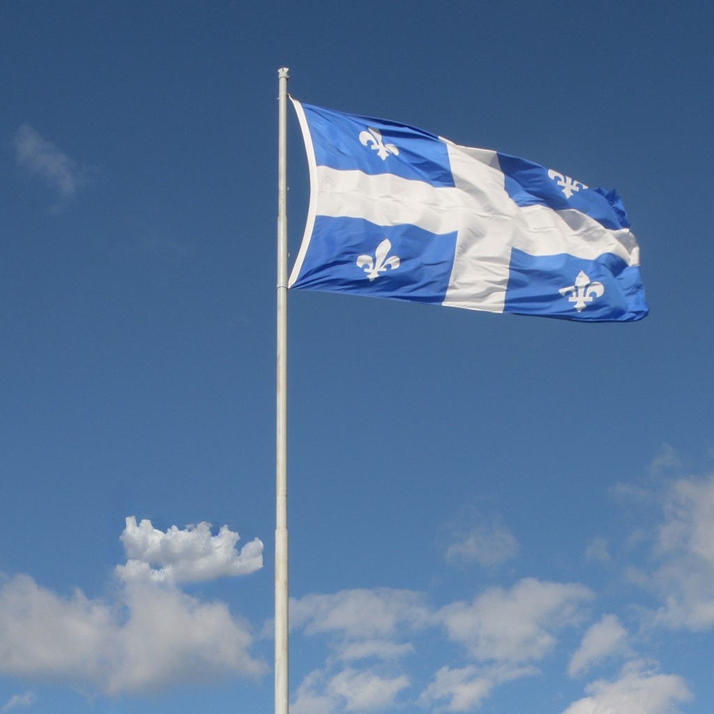 Drapeau du Québec 36"x54" - 210 deniers (41024) – Accent bleu du Québec